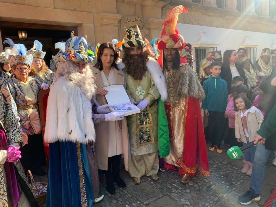 Melchor, Gaspar y Baltasar reciben la llave de la ciudad para poder ...